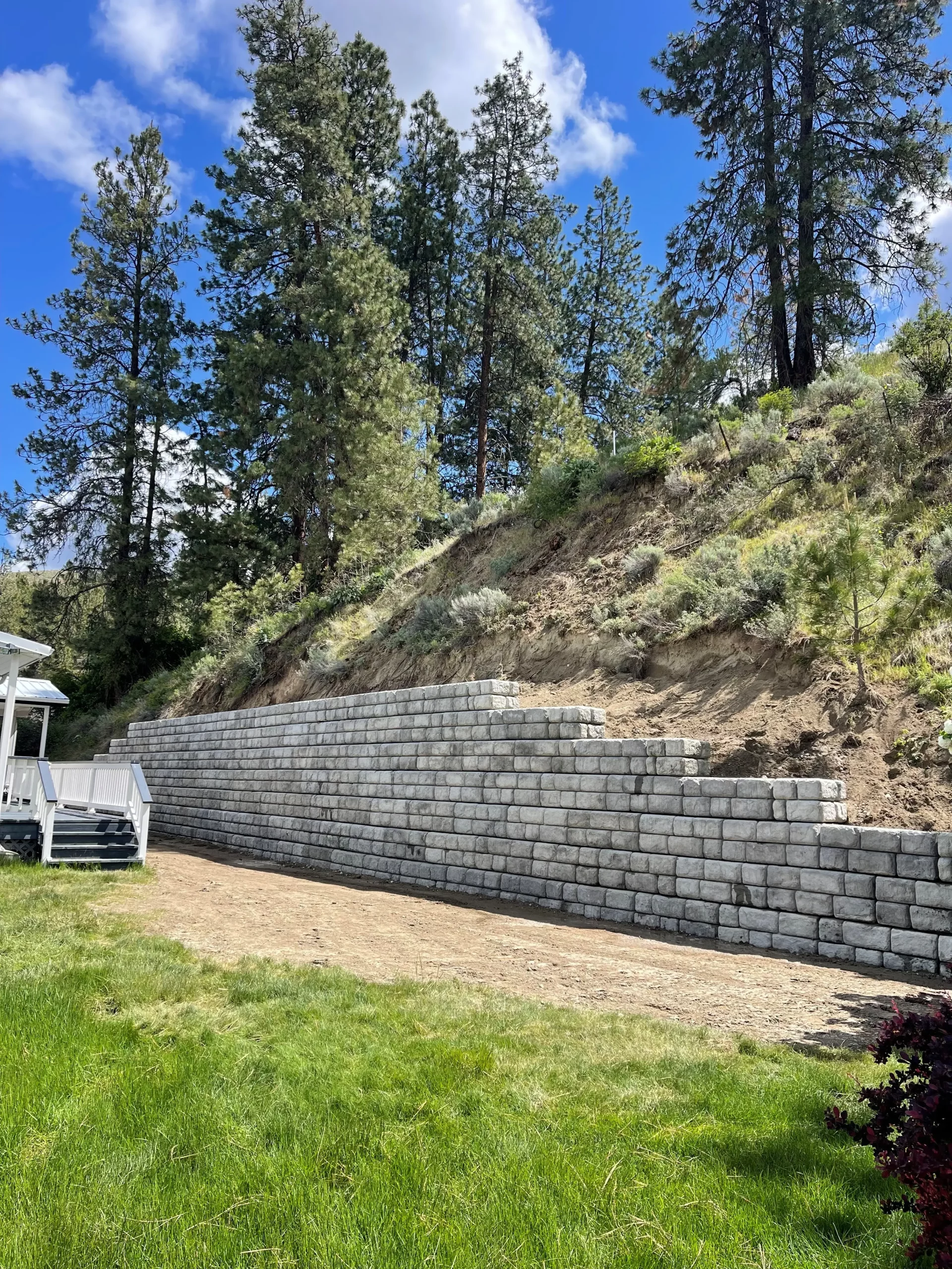 Residential Retaining Wall - Wilbert Precast Inc.